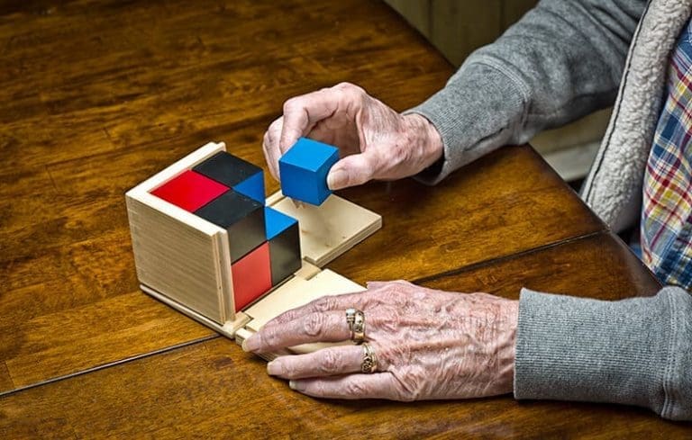 Symptoms of Dementia: A Guide | CareAbout